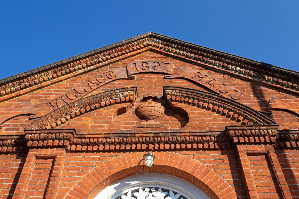 Admiral Park | VIVID